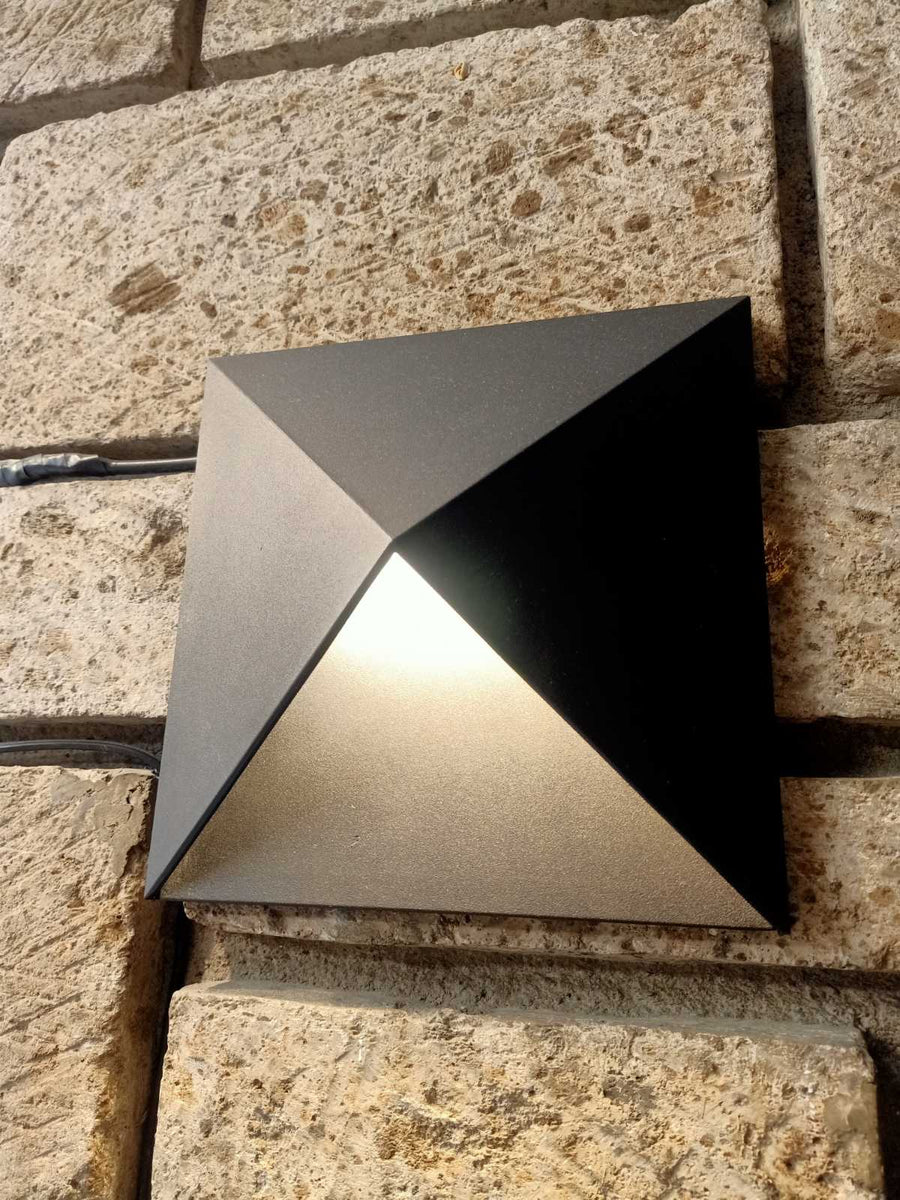 Lumenis Square Wall Lamp Black – Interior Source